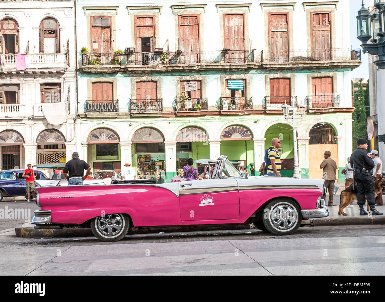 Pink car cuba hi-res stock photography and images - Alamy
