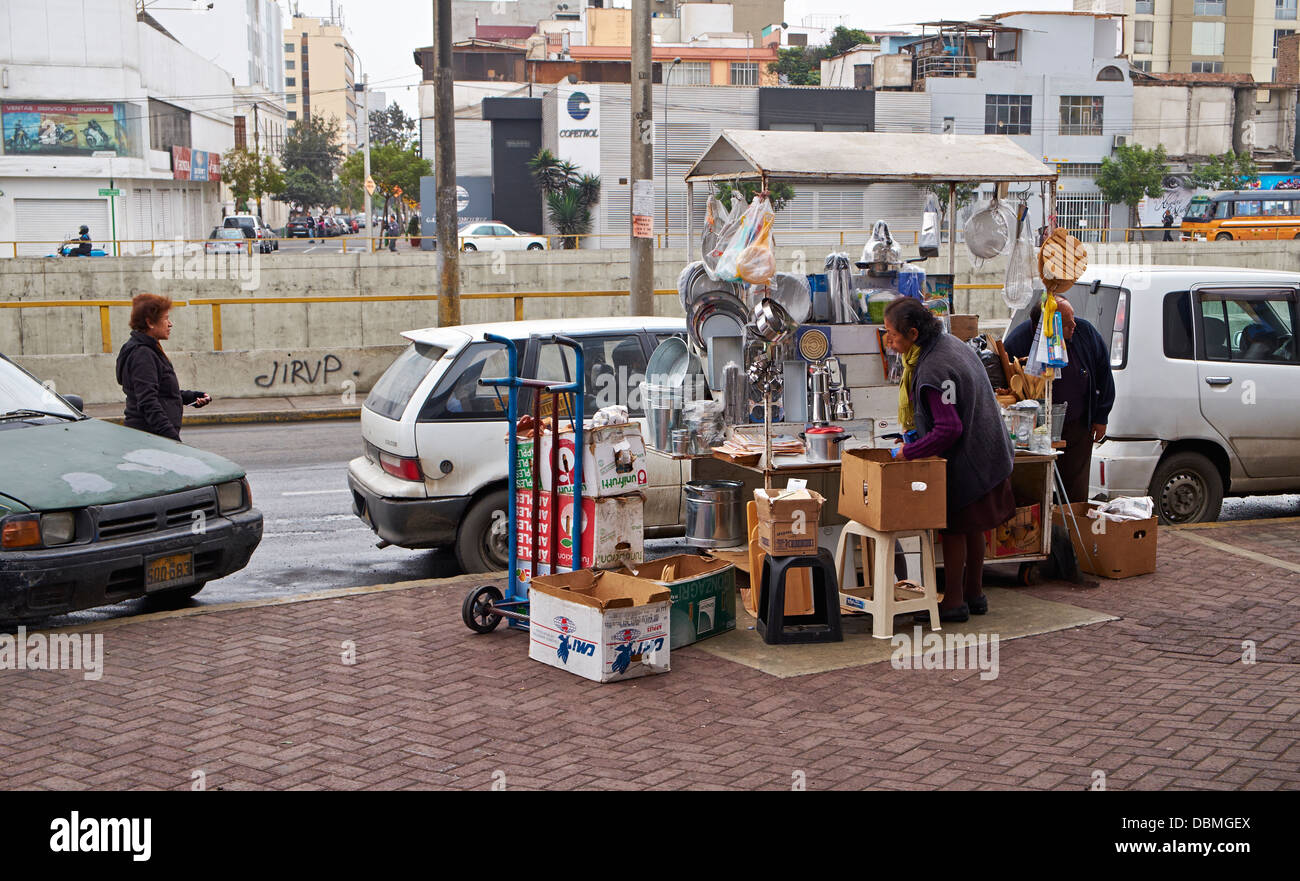 Market stall selling pots and pans hi-res stock photography and images ...