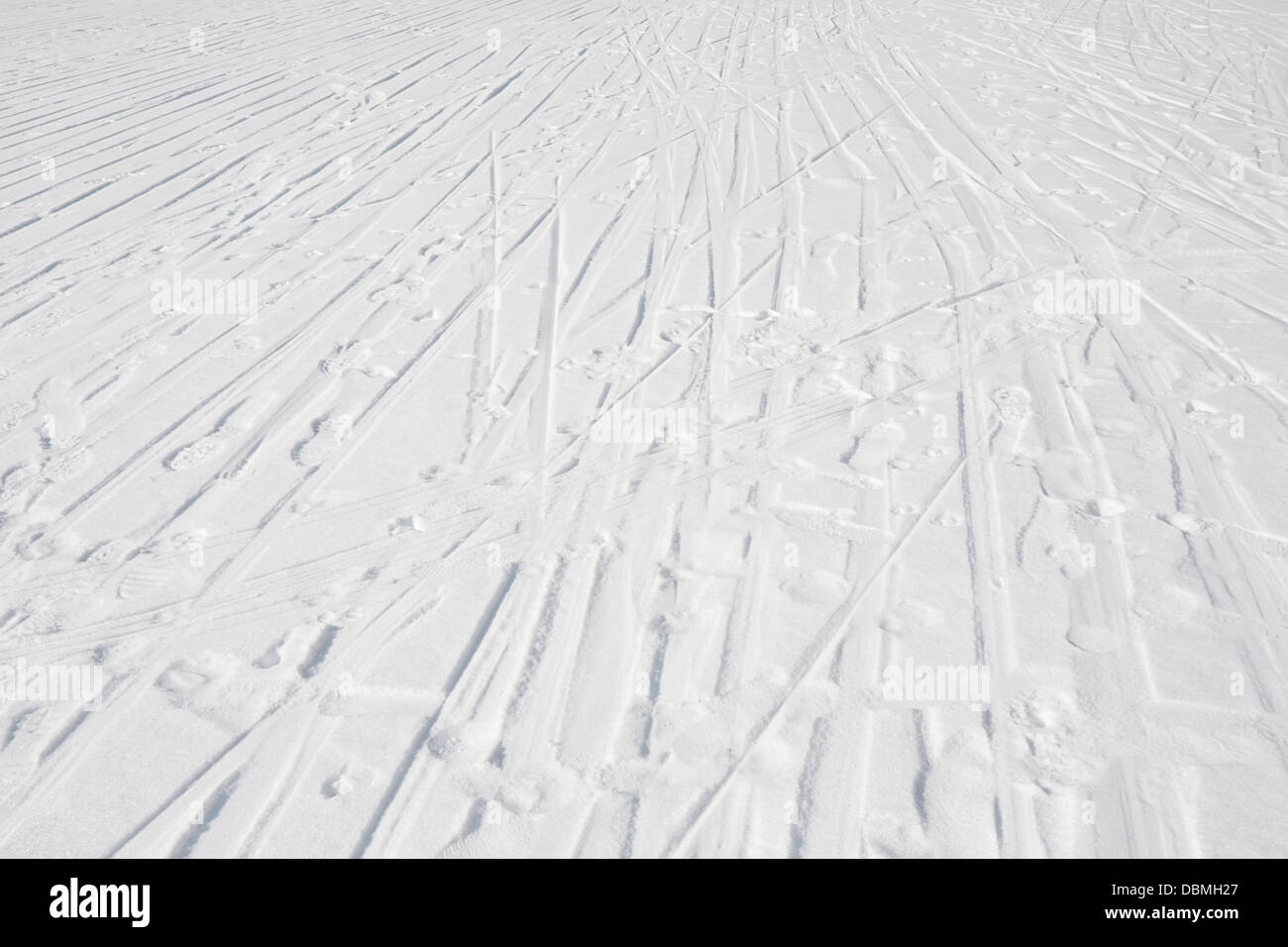 a lot of ski tracks pattern on white snow surface Stock Photo - Alamy