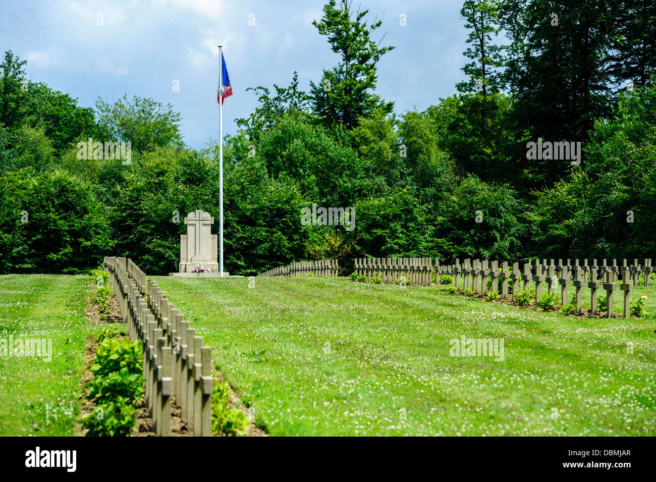 Ww1 cemetery crosses hi-res stock photography and images - Alamy