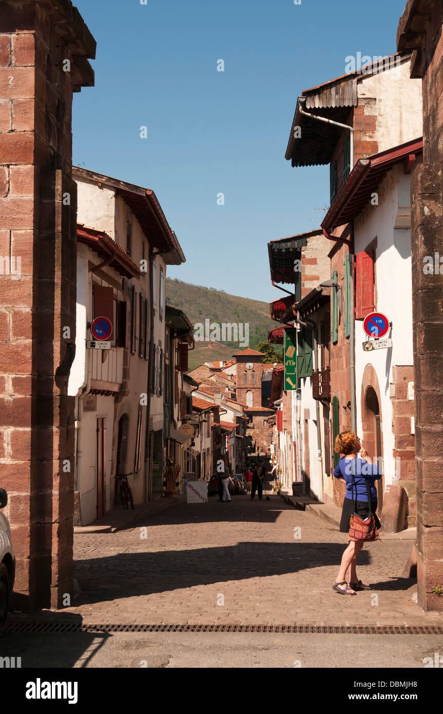 Elk214-1367v France, Basque Country, St Jean Pied de Port, street with ...