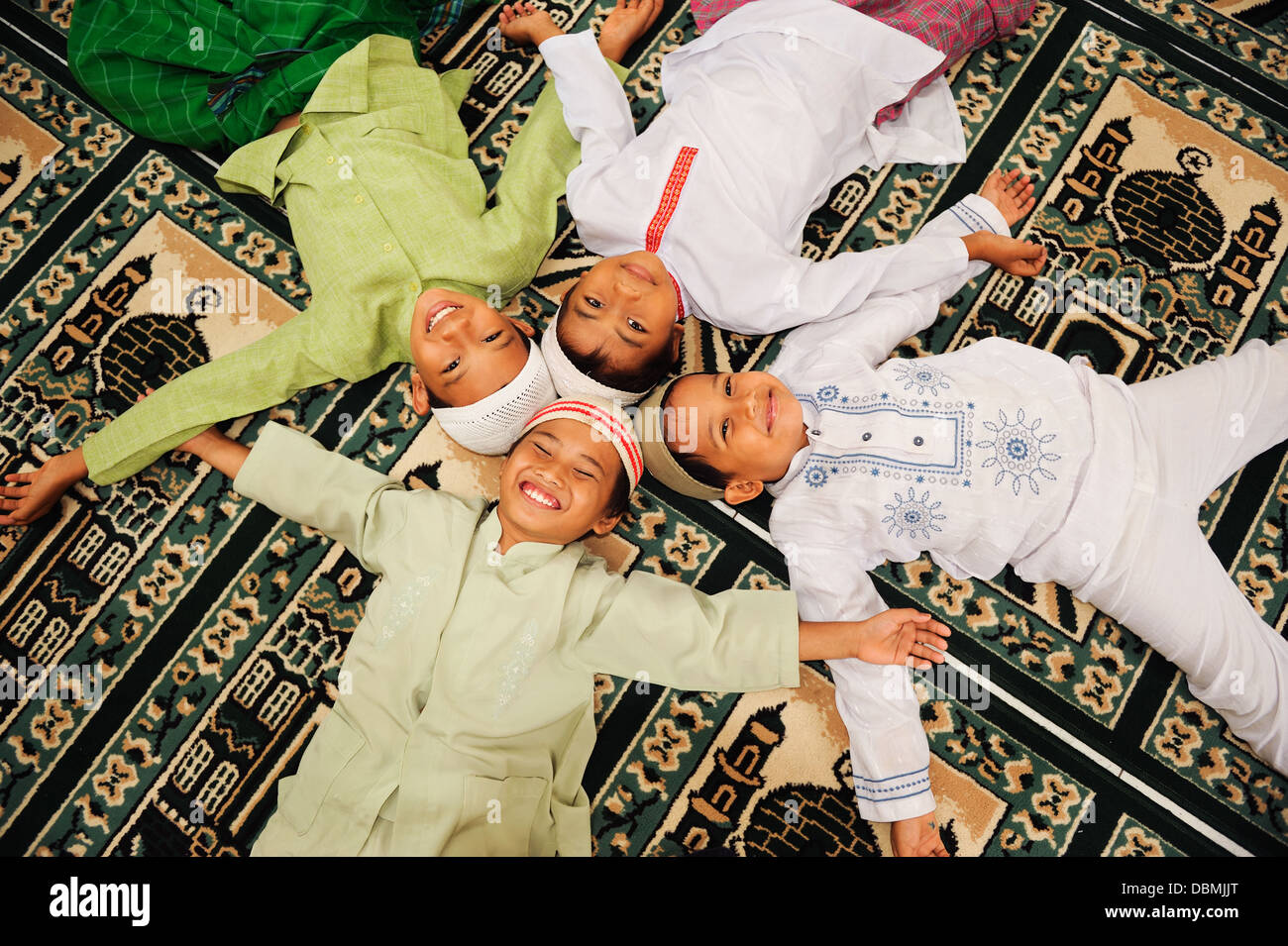 Group of muslim kids hi-res stock photography and images - Alamy