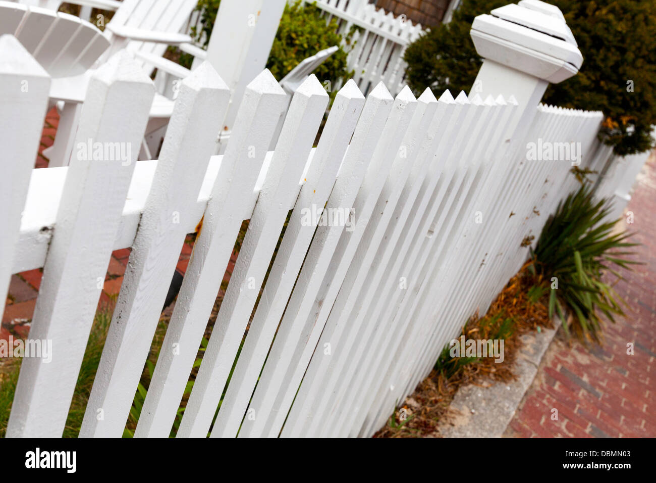 A white picket fence Stock Photo - Alamy