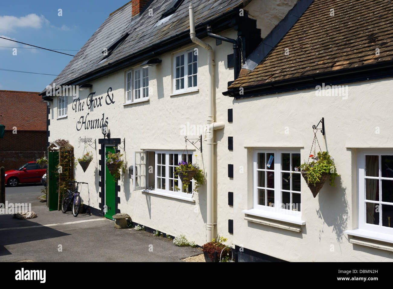 The Fox and Hounds typical English Country Pub, Uffington, Oxfordshire ...