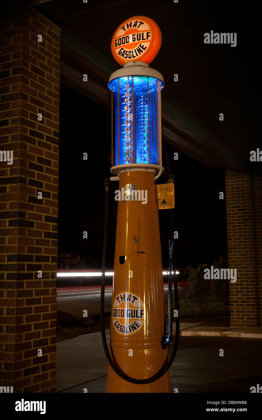 Abandoned Old retro gas station pumps, west Texas, USA Stock Photo - Alamy