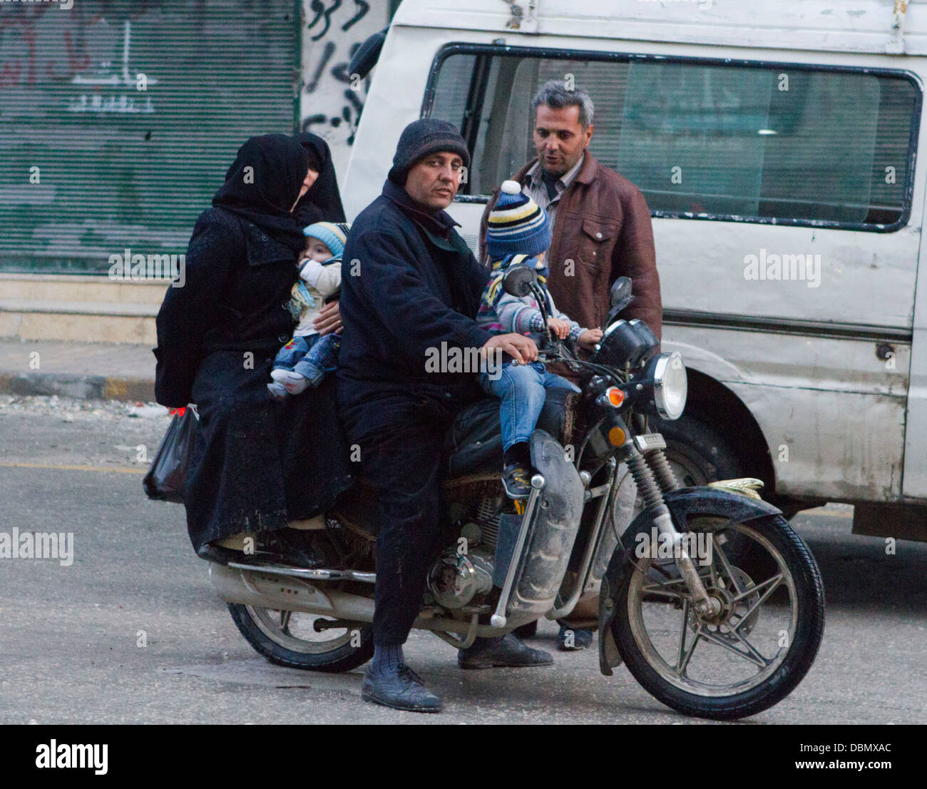 Syria family rubble hi-res stock photography and images - Alamy