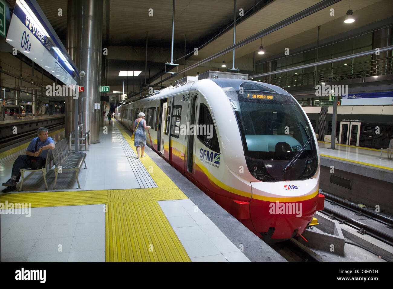 Station de transport intermodal hi-res stock photography and images - Alamy