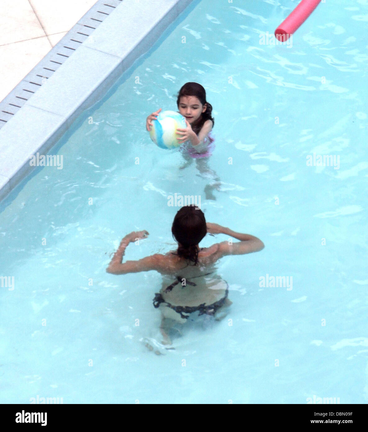 Suri Cruise and her mother Katie Holmes swimming and playing games in ...