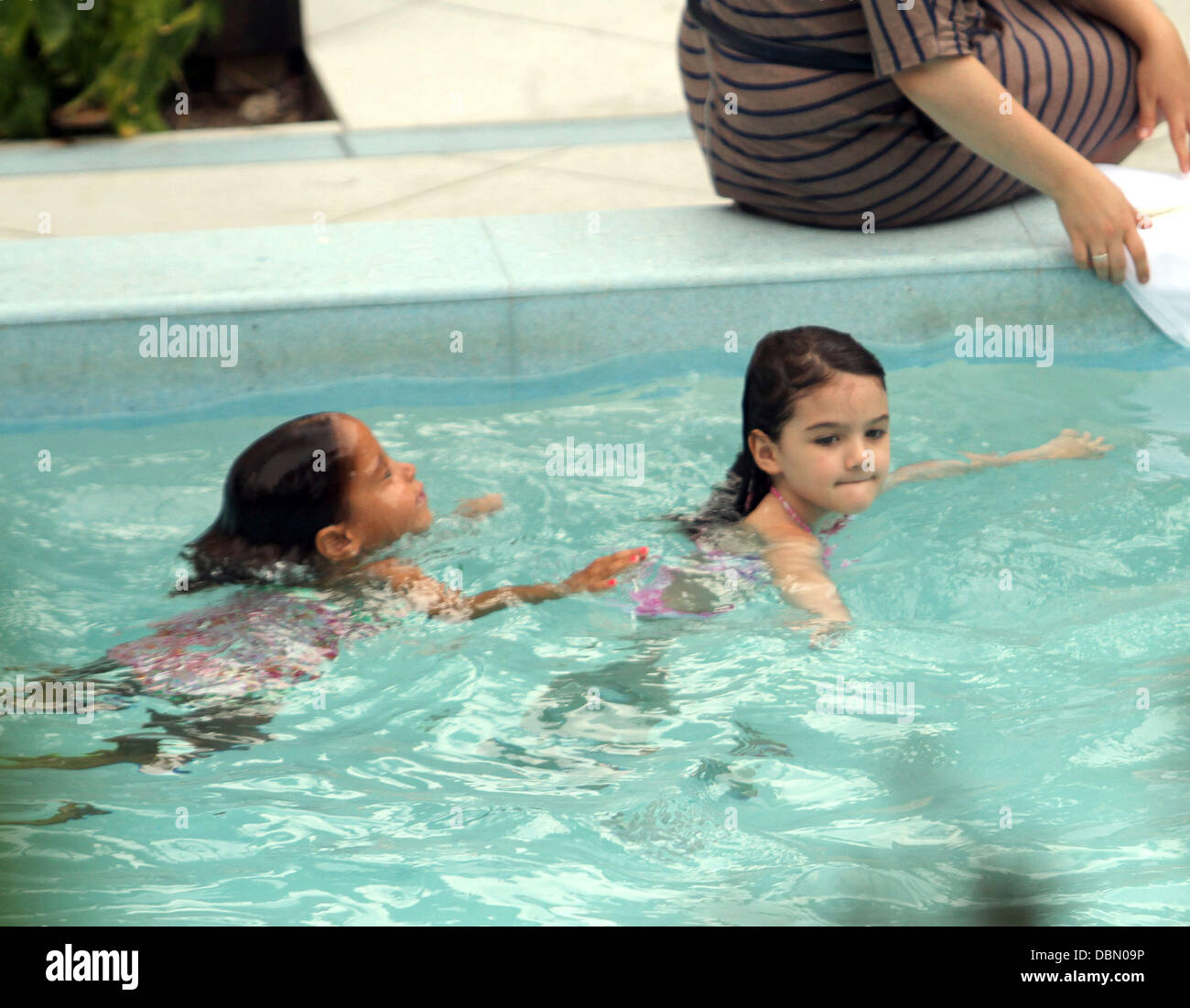 Suri Cruise and her mother Katie Holmes swimming and playing games in ...