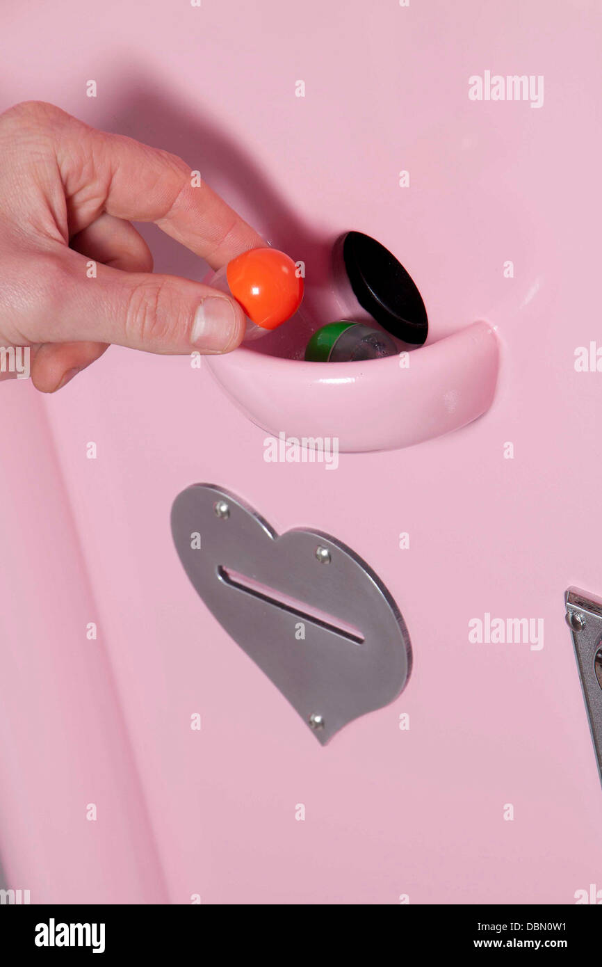 AUTOMATIC WEDDING MACHINE Impulsive couples wanting to get hitched can ...