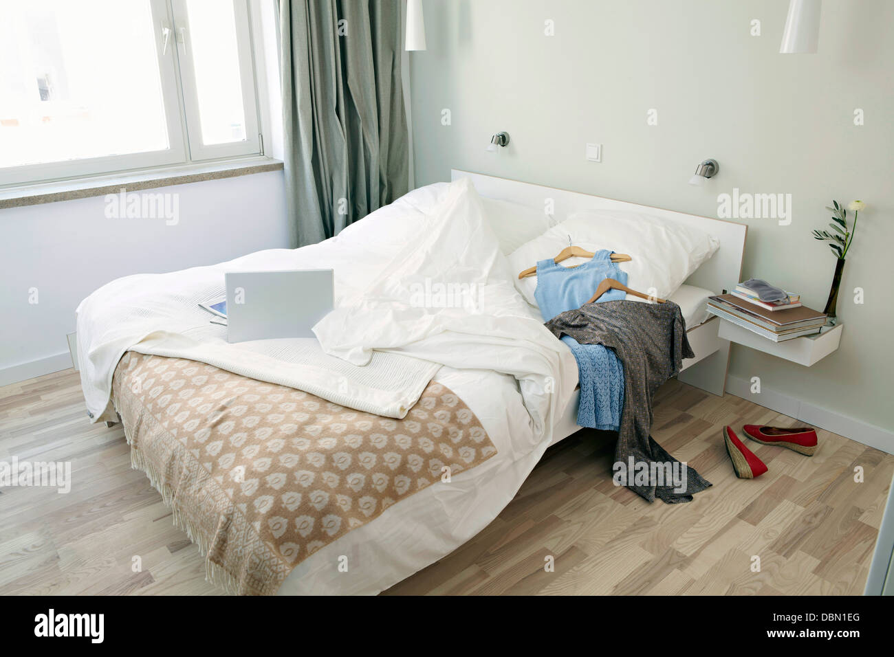 Empty bedroom hi-res stock photography and images - Alamy