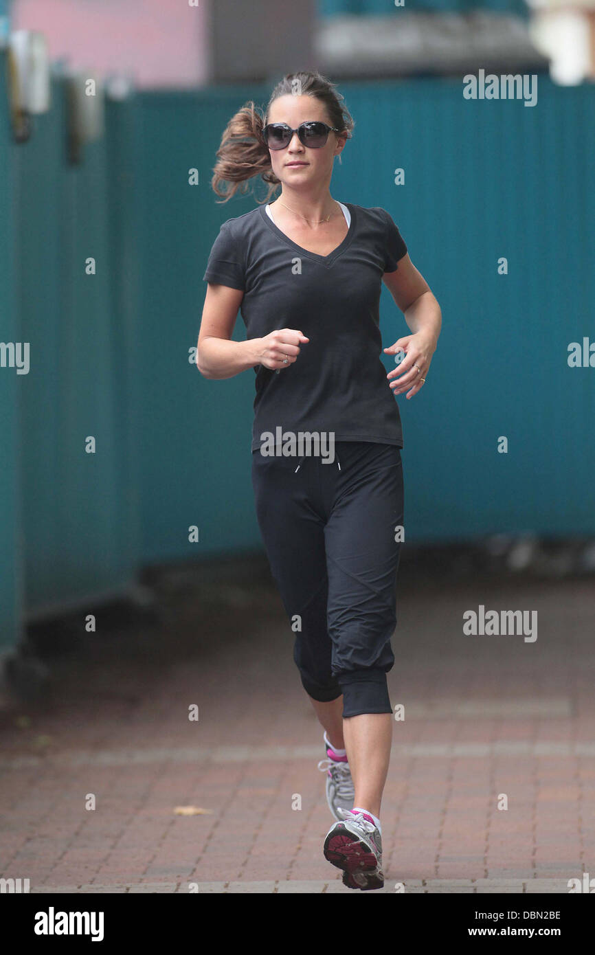 Run london hi-res stock photography and images - Alamy