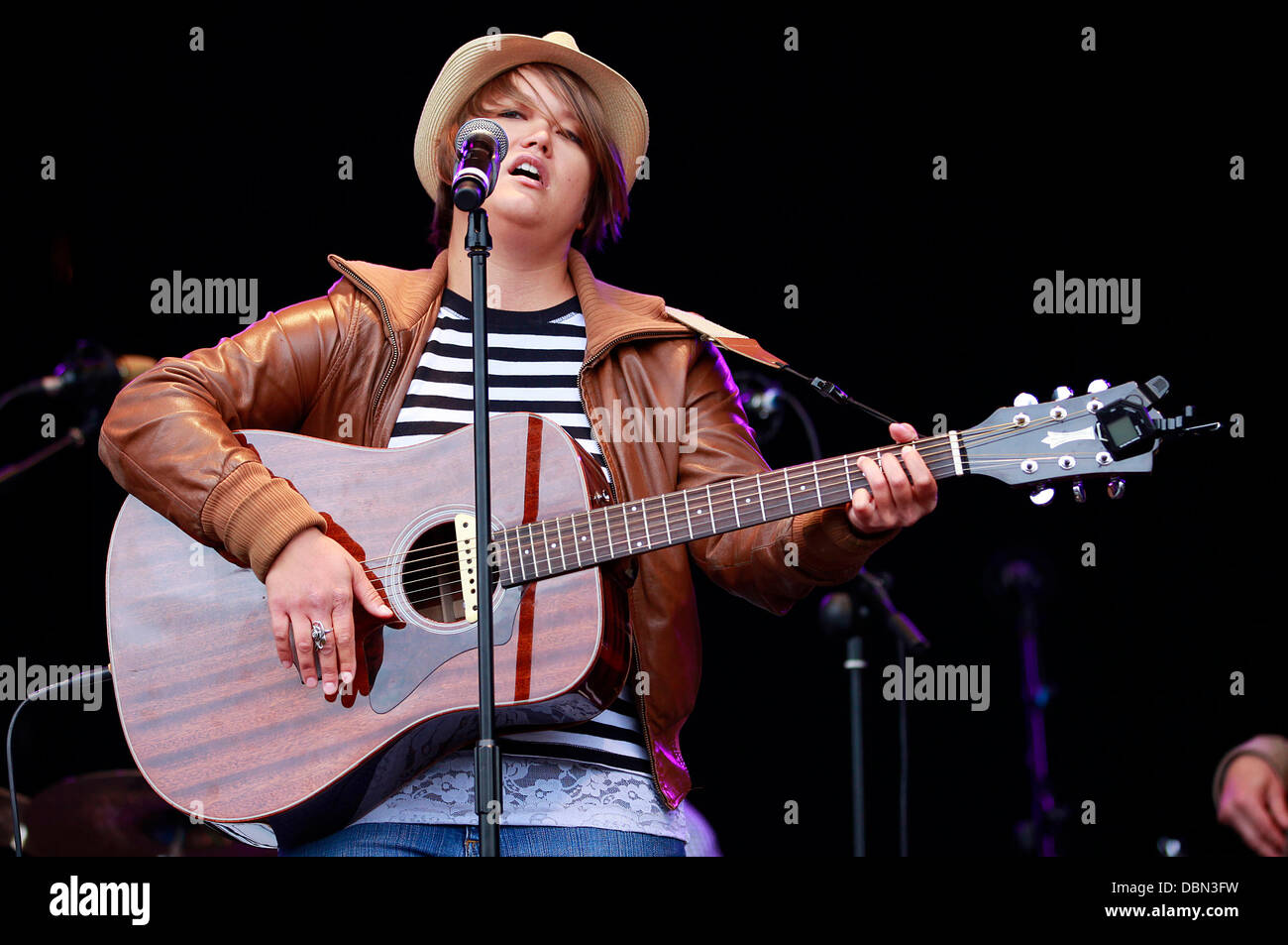 China Soul, daughter of David Soul of Starkey & Hutch fame, performing ...