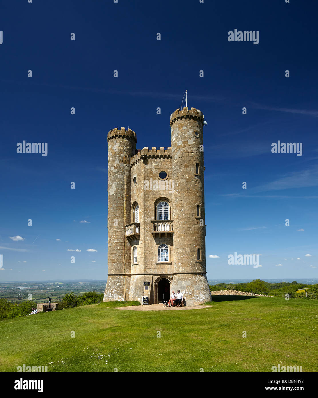 Broadway uk hi-res stock photography and images - Alamy