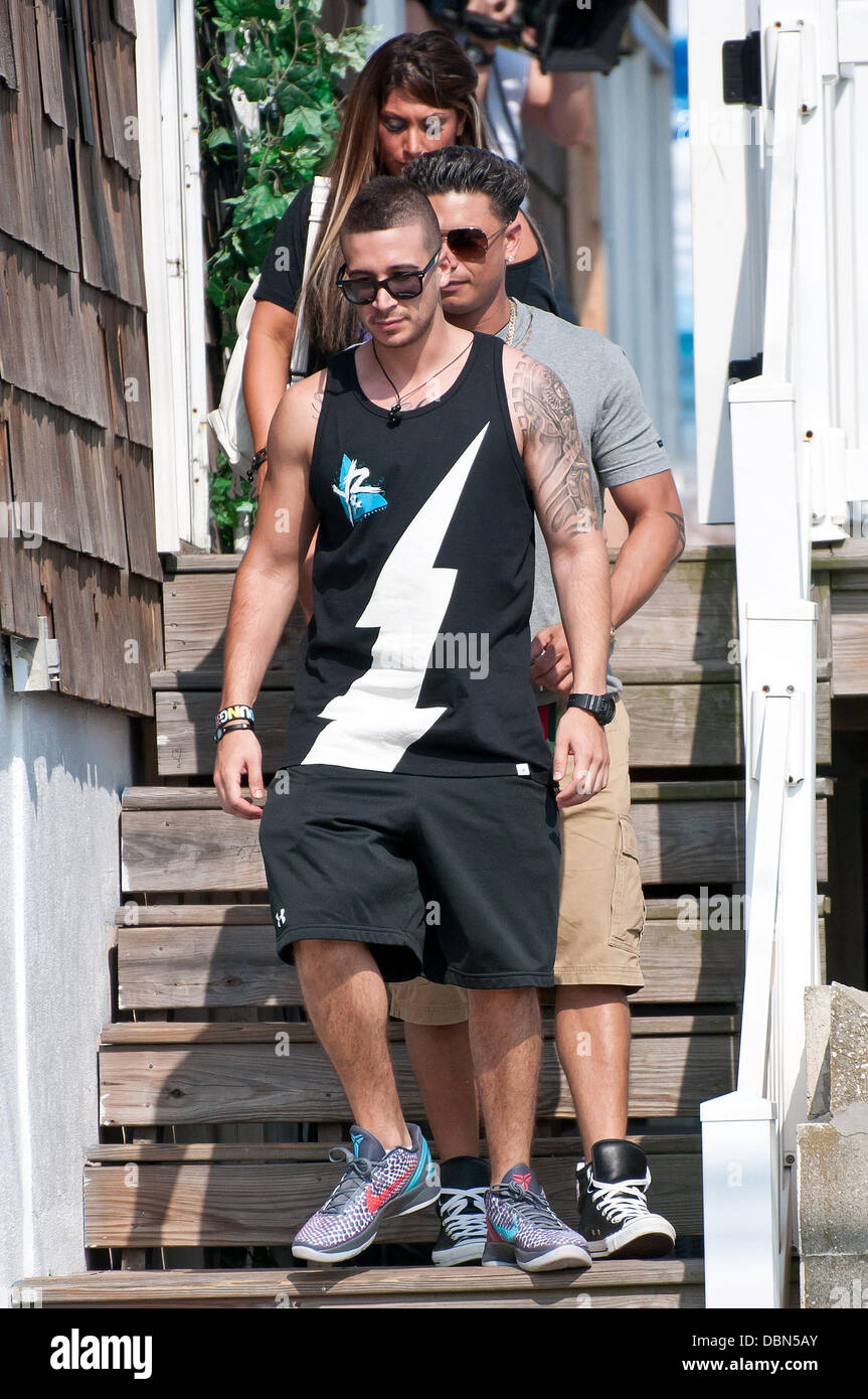 Vinny guadagnino leave shore house hi-res stock photography and images ...