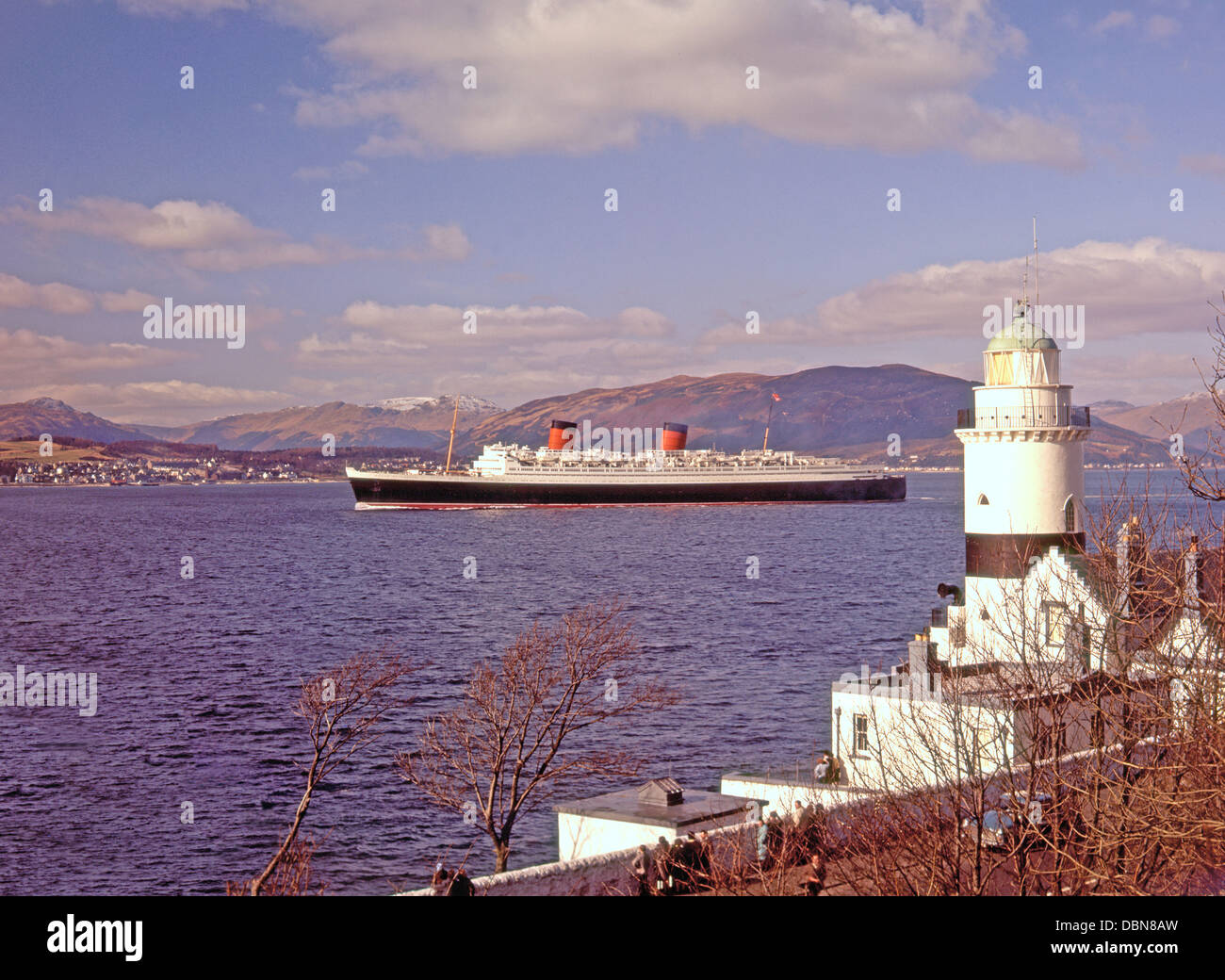 UK Scotland Firth of Clyde The RMS Queen Elizabeth passing the Cloch Lighthouse Stock Photo - Alamy