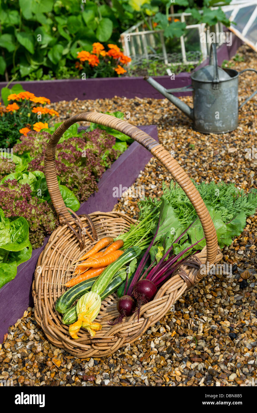 Garden basket hi-res stock photography and images - Alamy