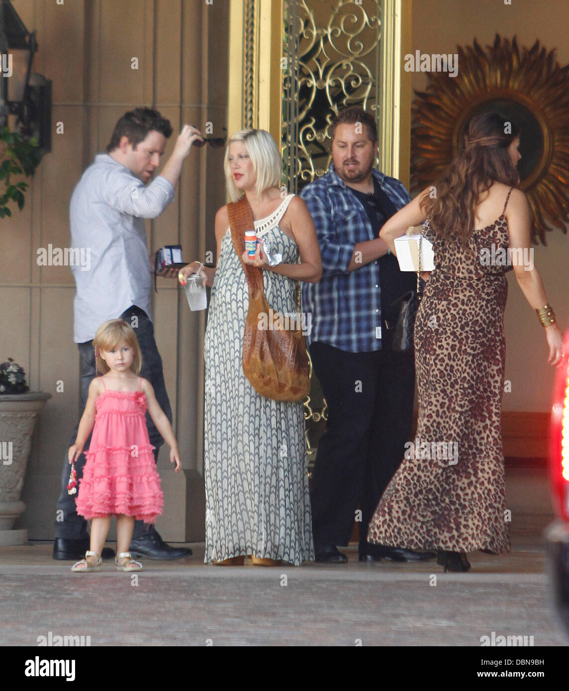 Tori Spelling and daughter Stella McDermott outside their hotel Los ...