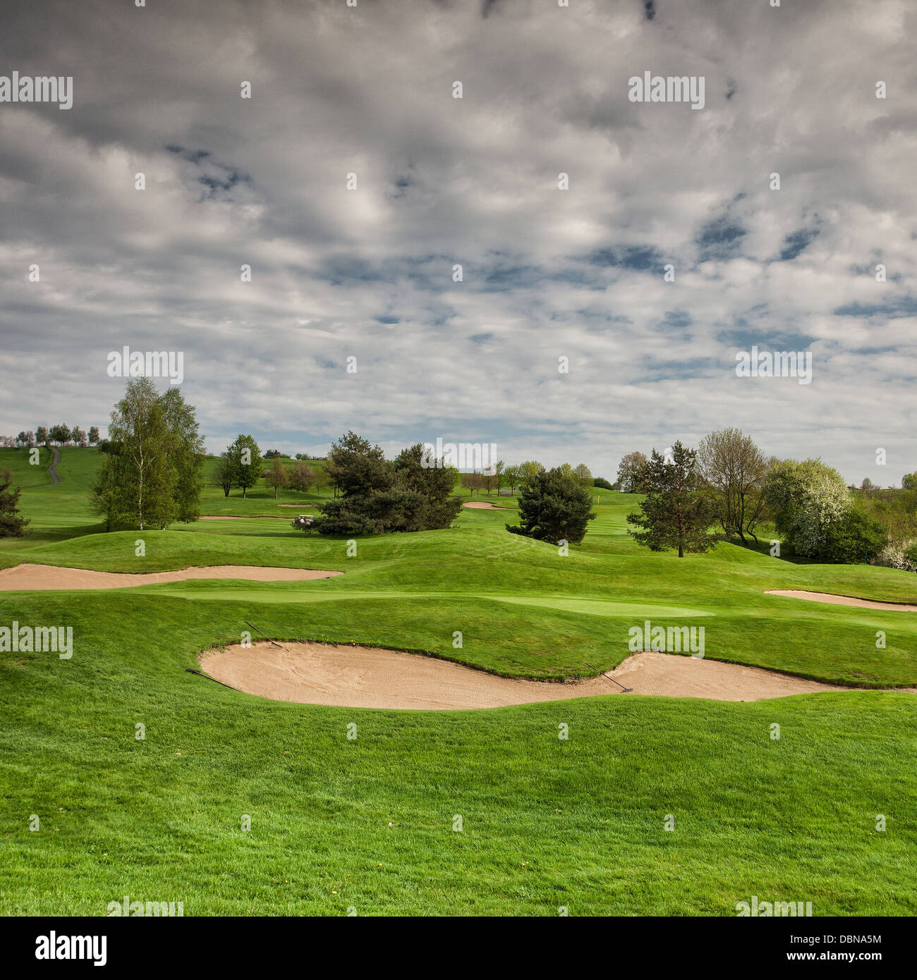Golf ball in bunker hi-res stock photography and images - Alamy