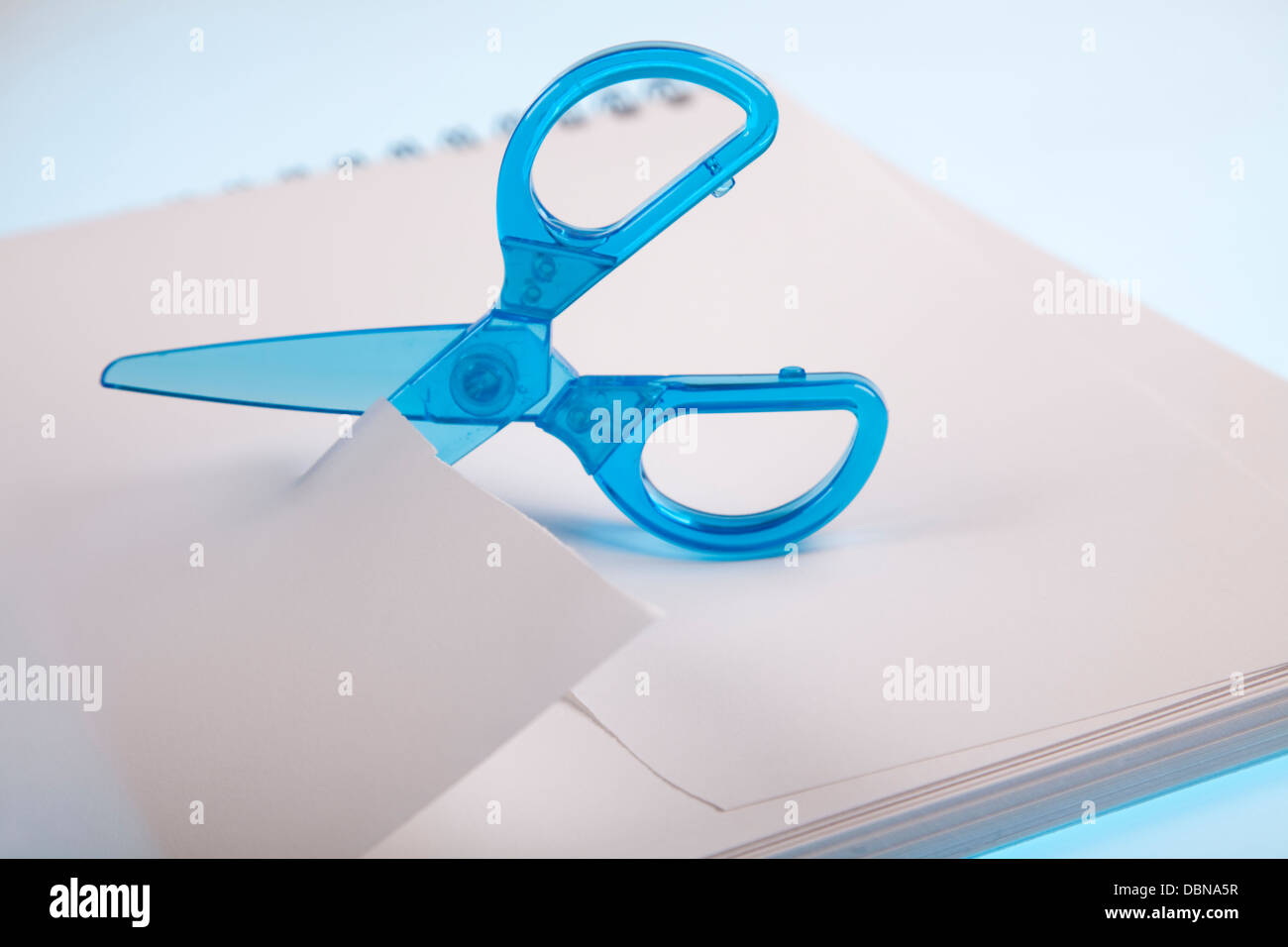 Scissors cutting paper Stock Photo - Alamy