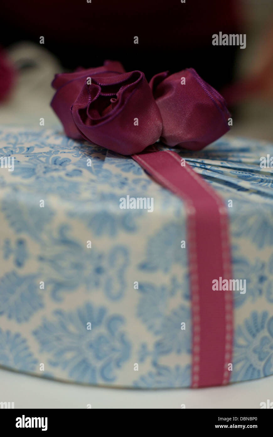 Luxury gift wrapping Stock Photo - Alamy