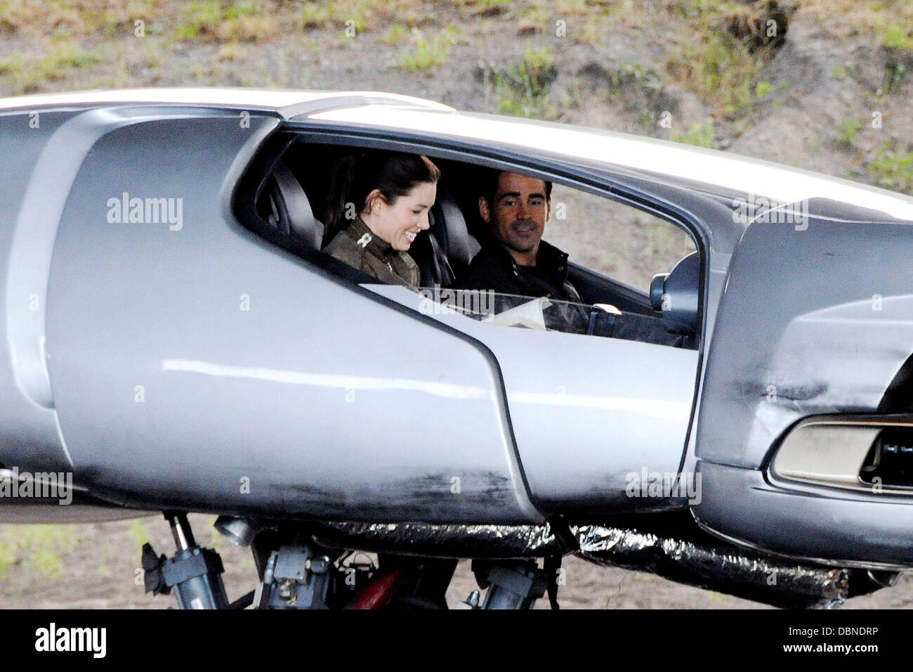Jessica Biel and Colin Farrell on set of 'Total Recall' movie in ...