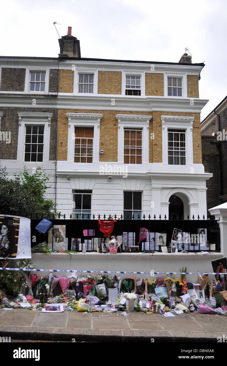 Tributes outside the house of Amy Winehouse following her death London ...