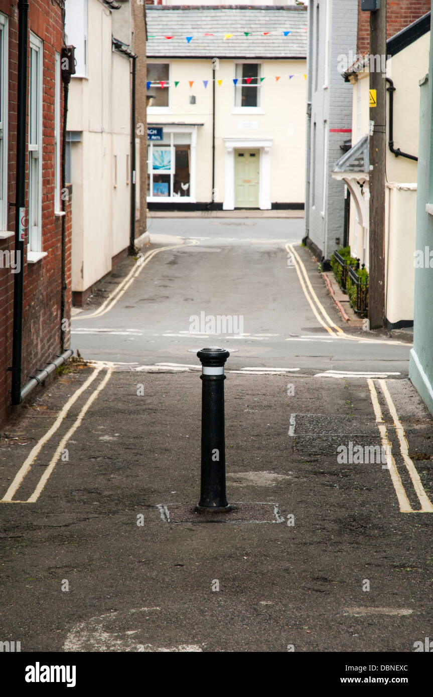 Quaint seaside alleyway view hi-res stock photography and images - Alamy