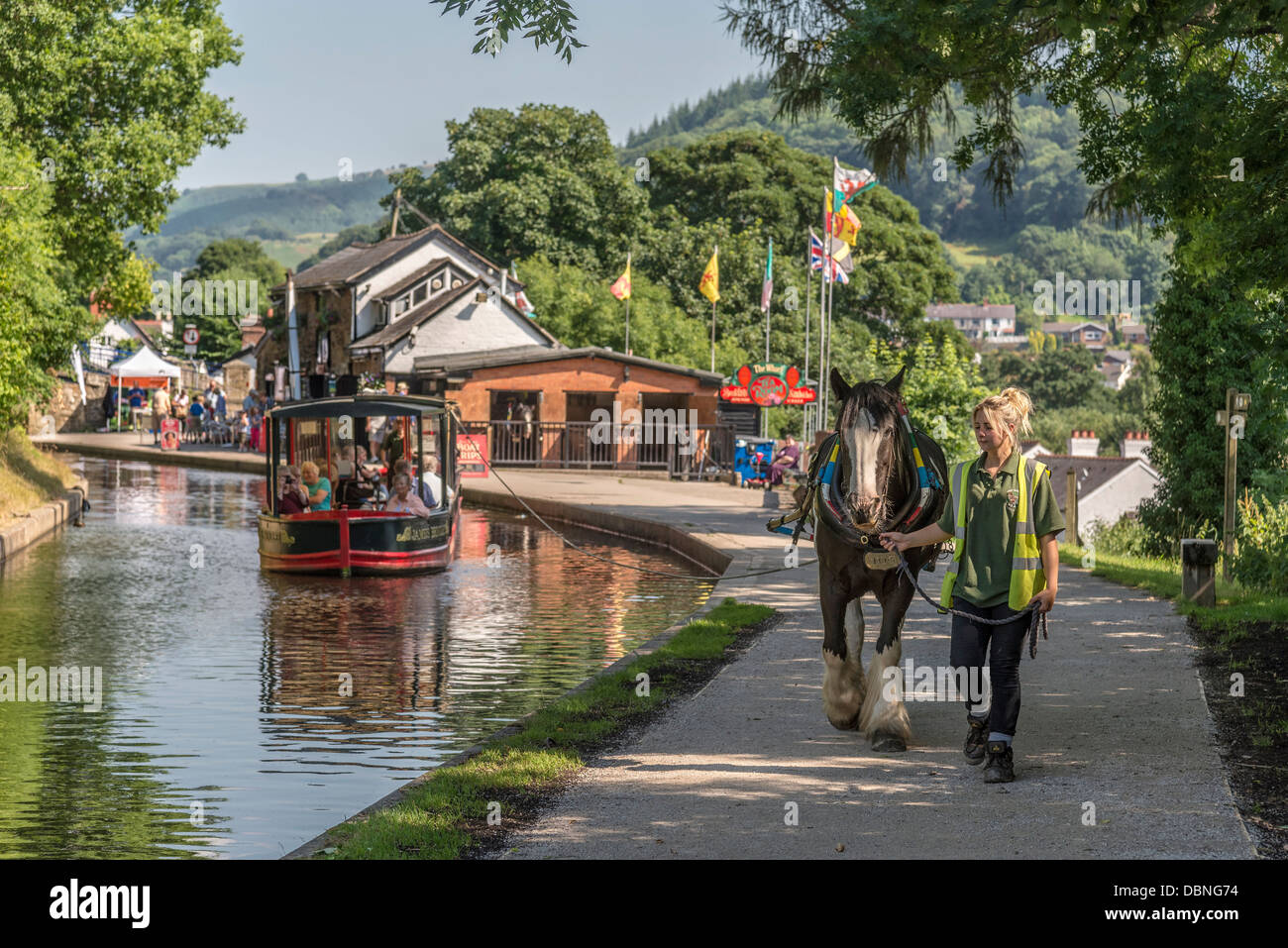 Llangollen wharf and llangollen canal hi-res stock photography and ...