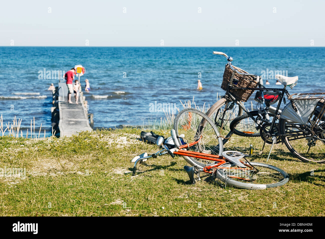 People at the seaside hi-res stock photography and images - Alamy