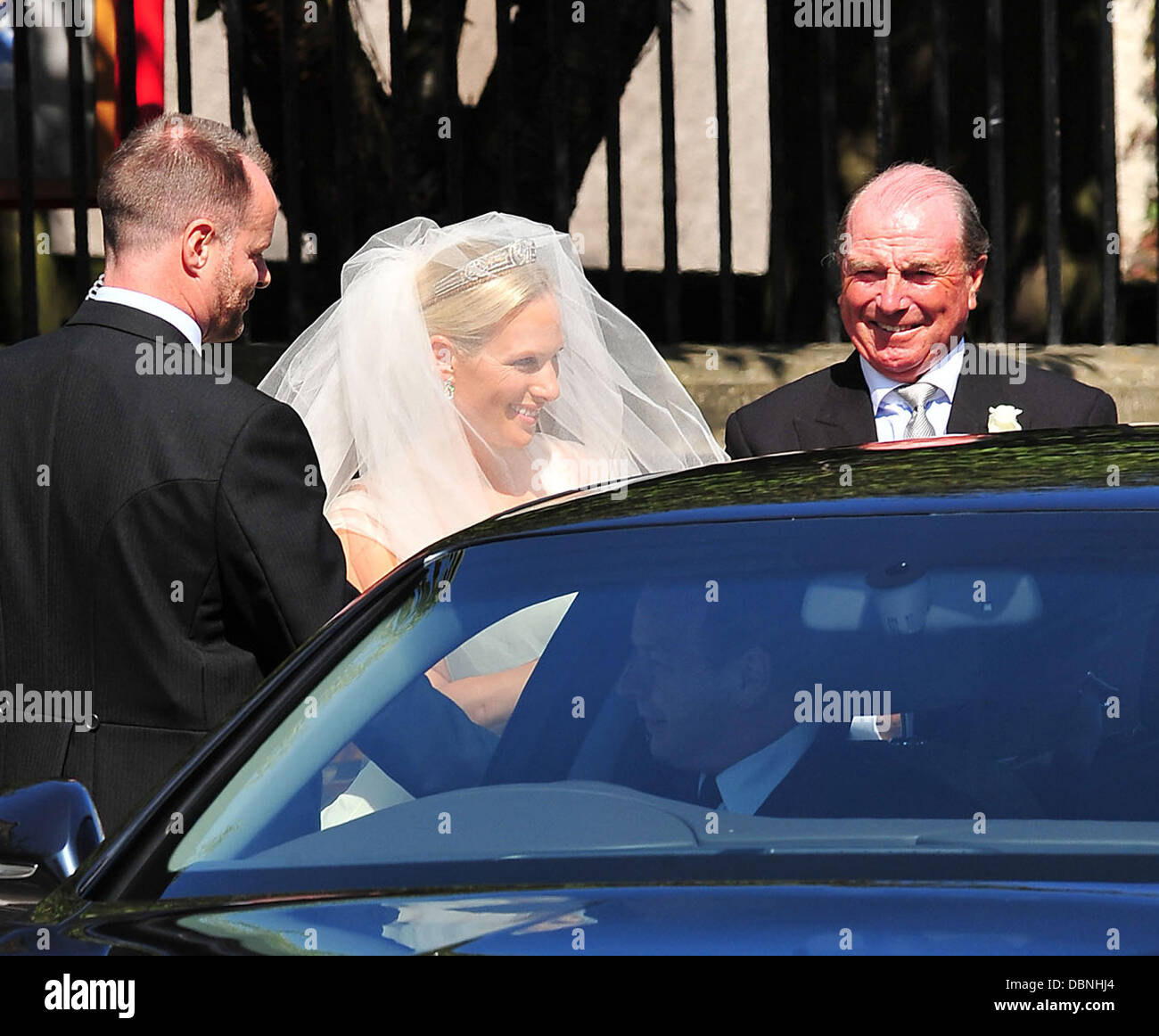 Zara Phillips arrives with her father Mark Phillips The wedding of Zara ...
