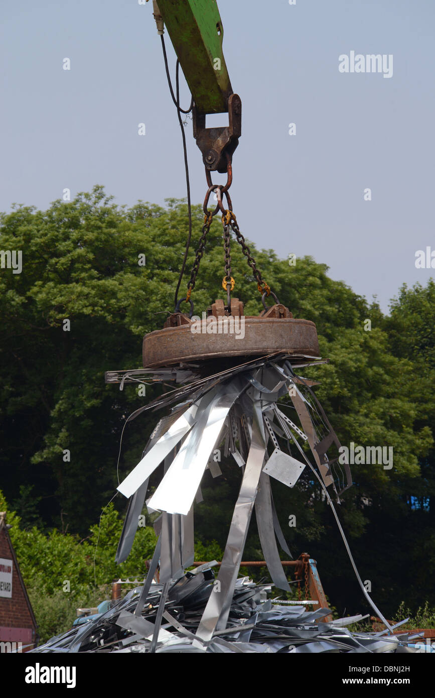 Scrap Yard Crane Stock Photos & Scrap Yard Crane Stock Images - Alamy