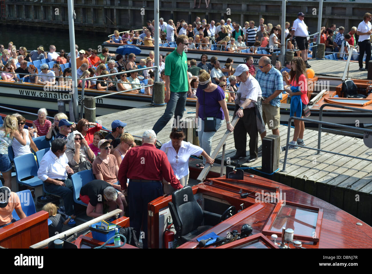 Crowded tourist boat hi-res stock photography and images - Alamy