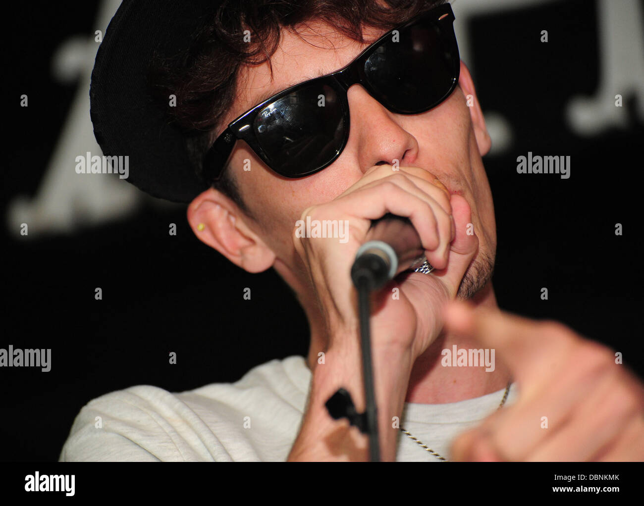 Entertainment artists hi-res stock photography and images - Alamy