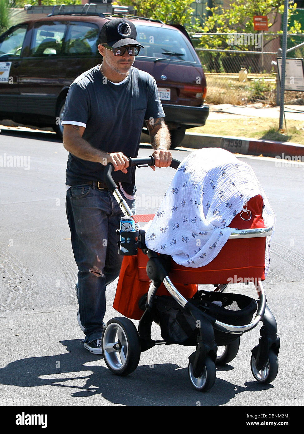 Jason Bleick takes his newborn baby for a stroll Los Angeles ...