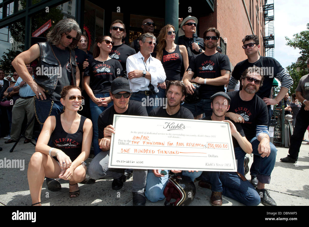 Chris Salgardo, Tricia Helfer, Tyson Beckford, Mark-Paul Gosselaar ...