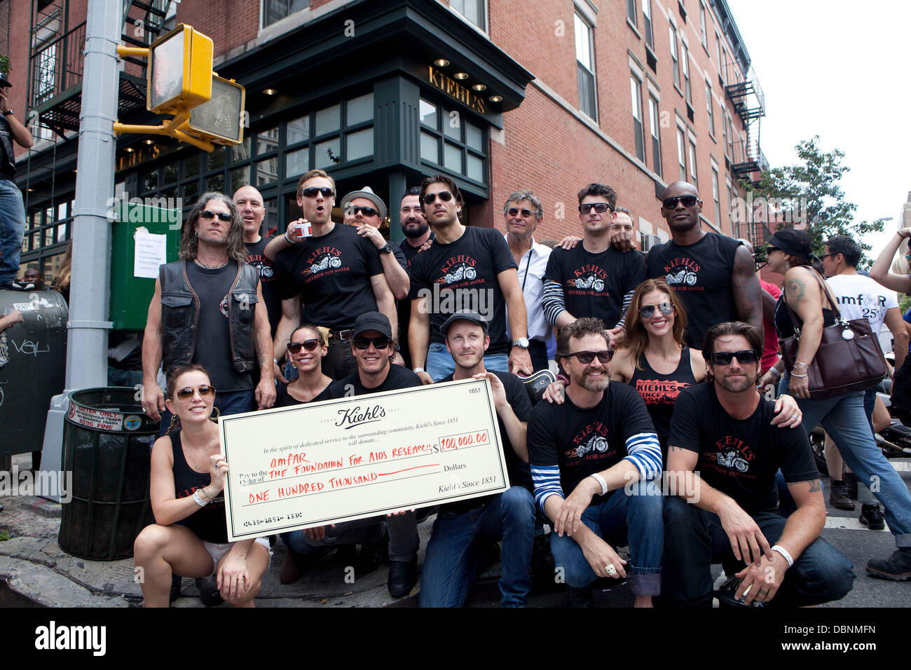 Chris Salgardo, Tricia Helfer, Tyson Beckford, Mark-Paul Gosselaar ...