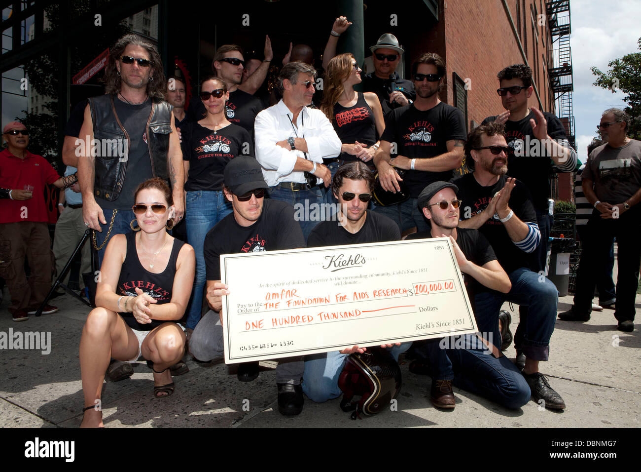 Chris Salgardo, Tricia Helfer, Tyson Beckford, Mark-Paul Gosselaar ...