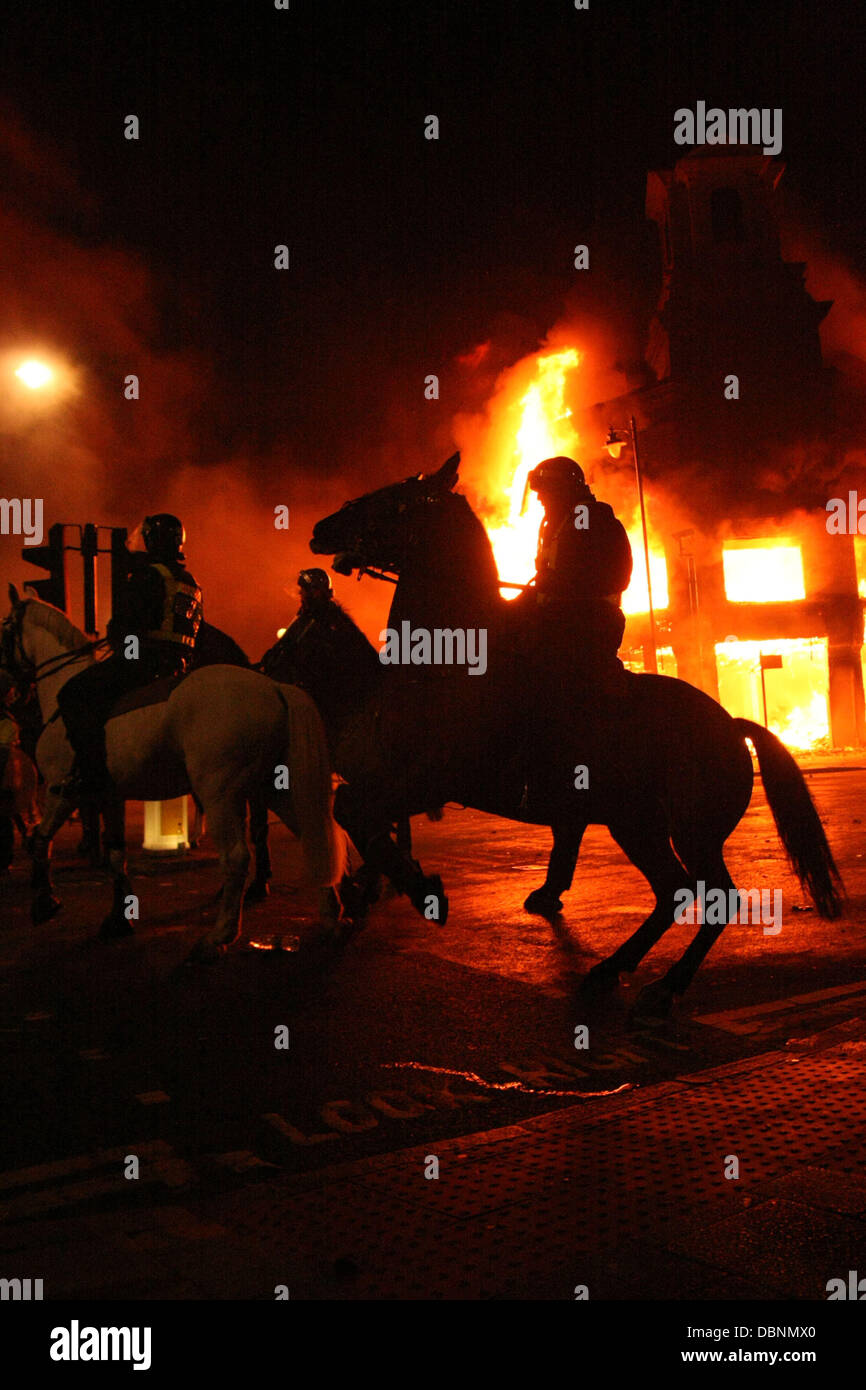 Atmosphere Rioters in Tottenham, North London, have set fire to police ...