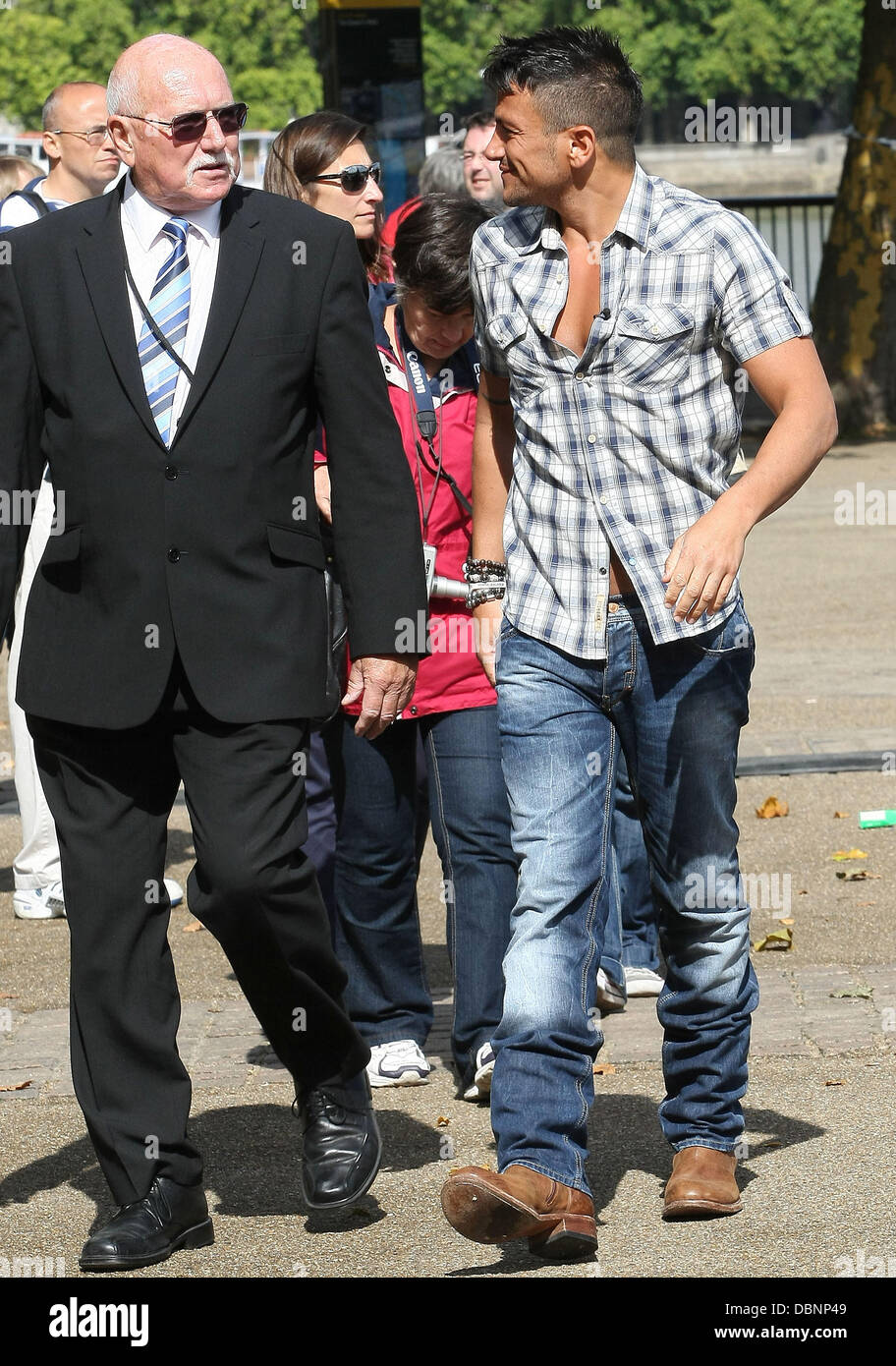 Peter Andre filming outside the ITV studios London, England - 08.08.11 ...