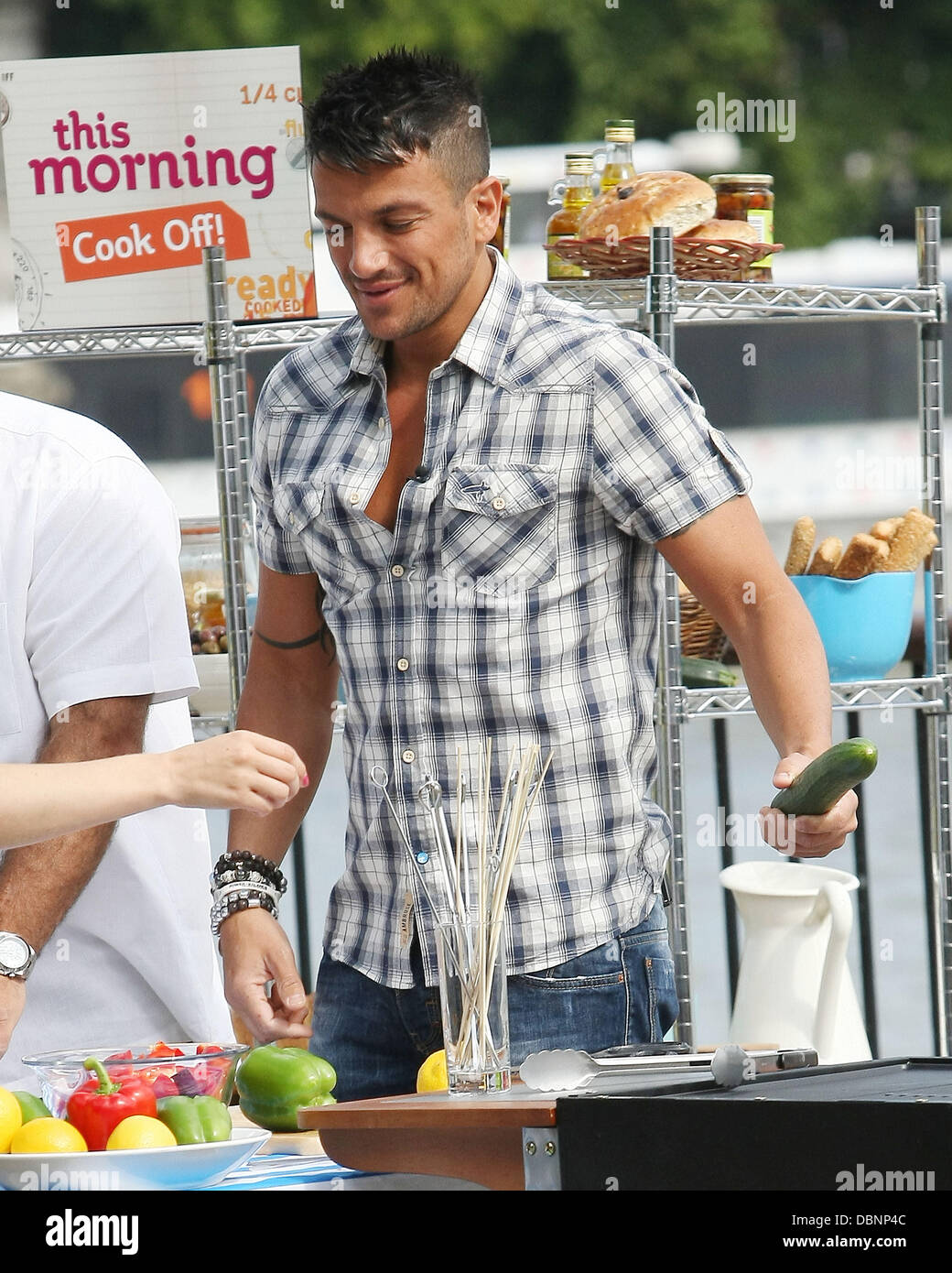 Peter Andre filming outside the ITV studios London, England - 08.08.11 ...