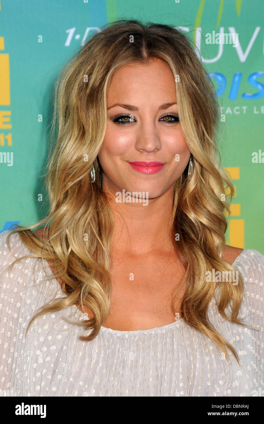 Kaley cuoco headshot hi-res stock photography and images - Alamy