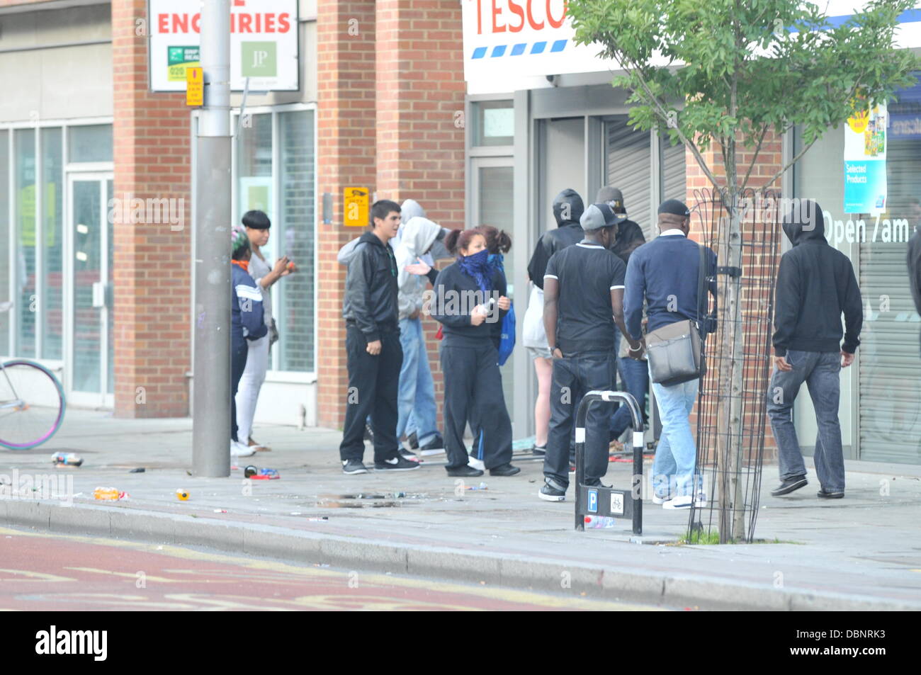 Rioters gather outside a Tesco supermarket in Rye Lane but no sign of ...