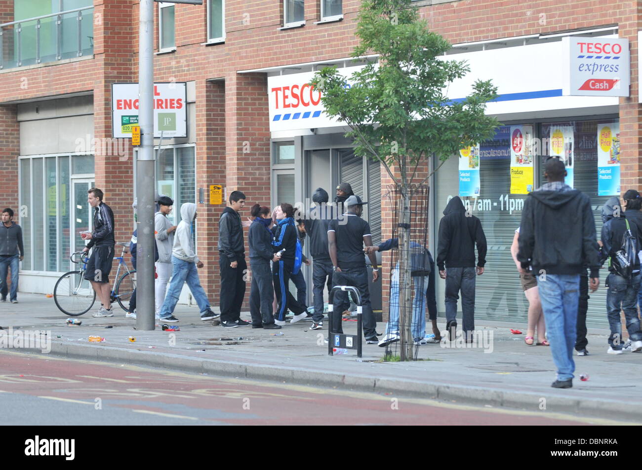 Rioters gather outside a Tesco supermarket in Rye Lane but no sign of ...