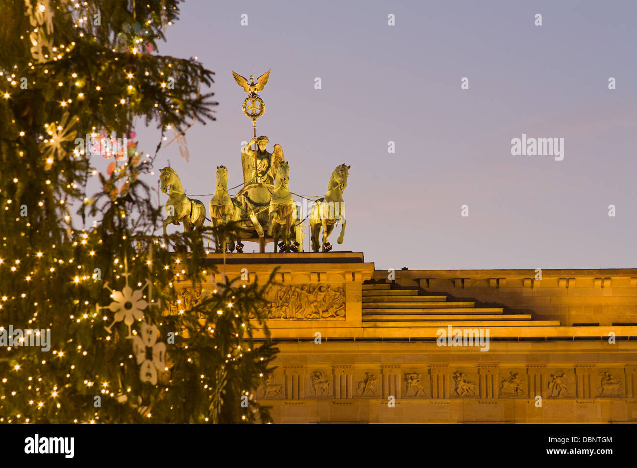 Illuminated Christmas tree and Brandenburg Gate on square Pariser Platz ...