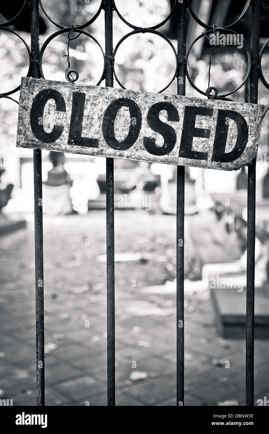 Monochrome closed sign on metal bars Stock Photo - Alamy