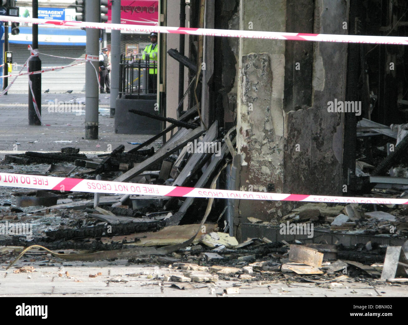 Burnt out JD Wetherspoon pub The aftermath of rioting in Woolwich ...