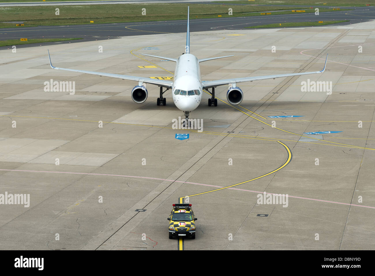 Condor airways Boeing 757-500 airliner Stock Photo - Alamy