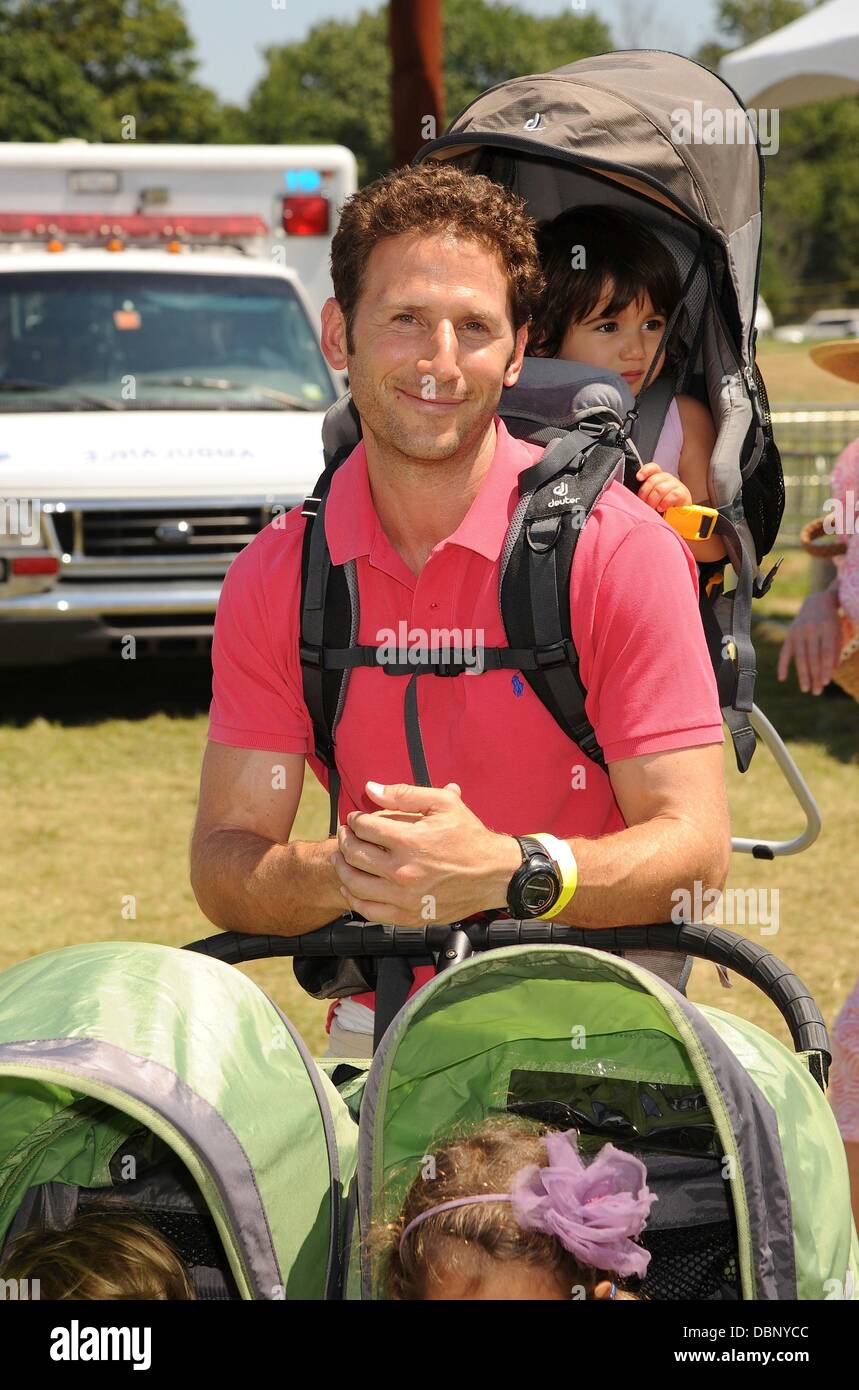 Mark Feuerstein and children Super Saturday 14 to benefit the Ovarian ...