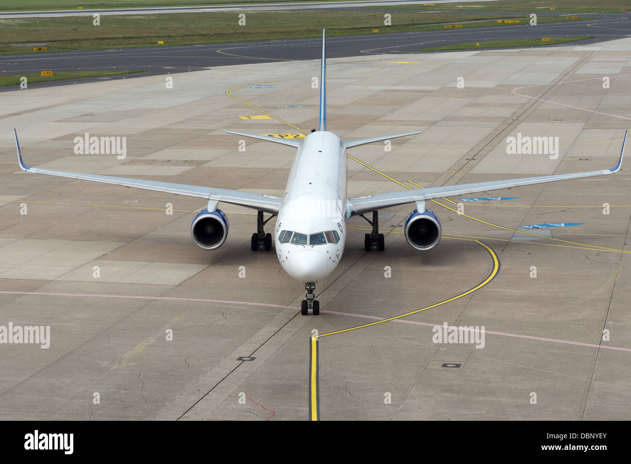 Condor airways Boeing 757-500 airliner Stock Photo - Alamy